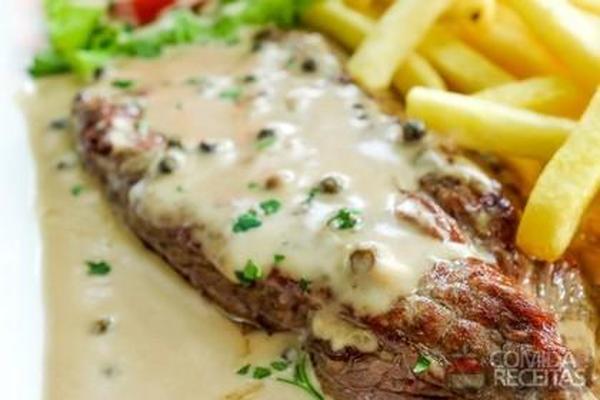 Receita de Filé mignon ao vinho e molho de queijo - Comida e Receitas