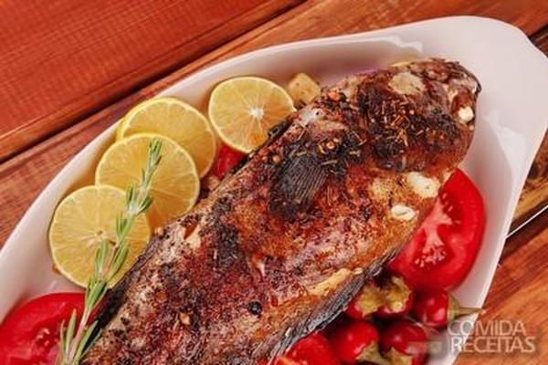 Receita de Peixe assado com temperos - Comida e Receitas