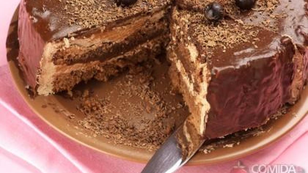 Receita de Bolo de chocolate recheado com doce de leite - Comida e Receitas