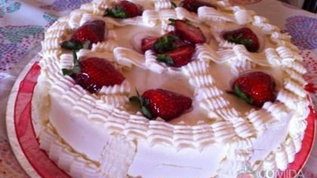 Receita de Bolo de morango cremoso - Comida e Receitas