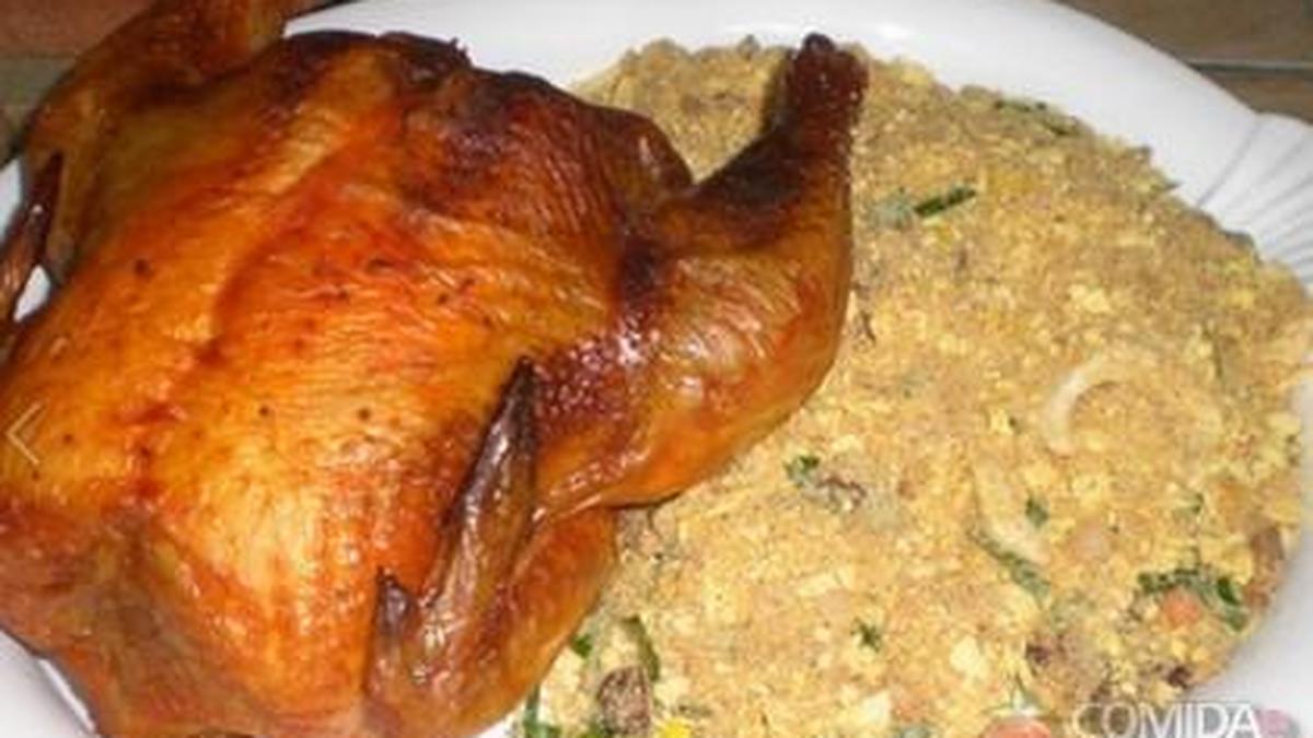 Receita de Frango assado com recheio de farofa - Comida e Receitas