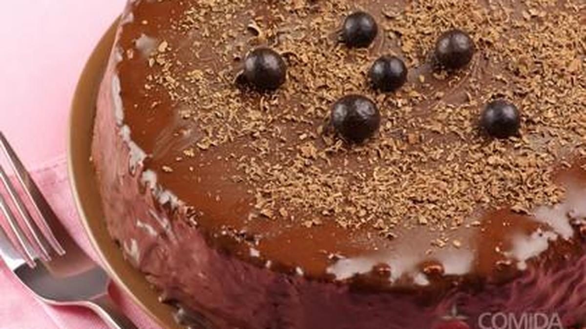 Receita de Bolo de coco com cobertura de chocolate - Comida e Receitas