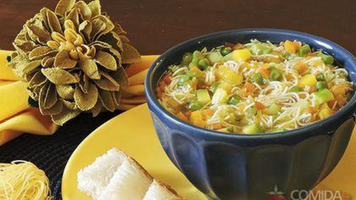 Receita de Caldinho de legumes com cabelinho de anjo - Comida e Receitas