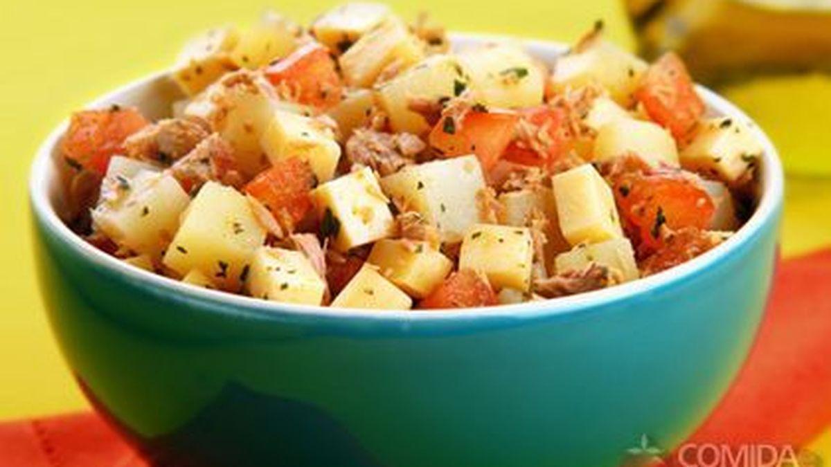 Receita de Salada de batata com atum especial - Comida e Receitas