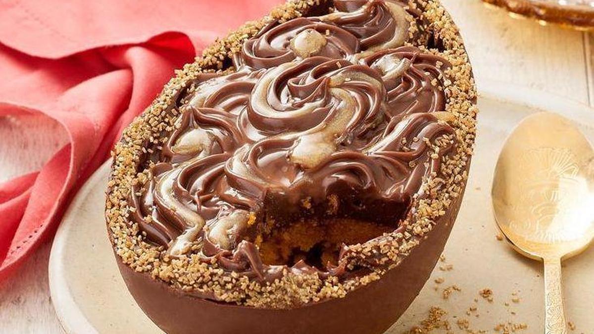 Receita de Ovo de colher de bolo de cenoura e brigadeiro gourmet ...