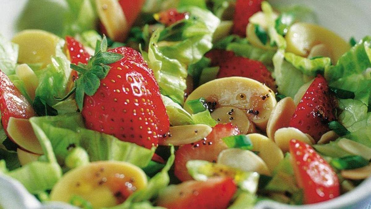 Receita de Salada primavera de morango - Comida e Receitas