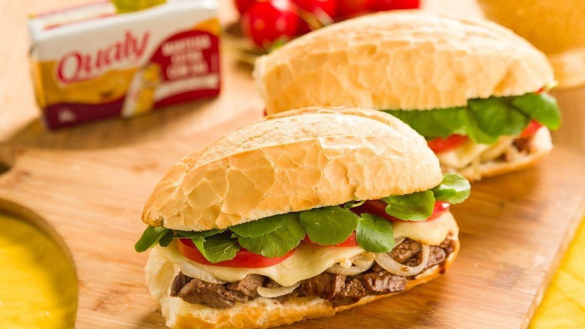 Receita de Sanduíche de filé mignon e queijo - Comida e Receitas