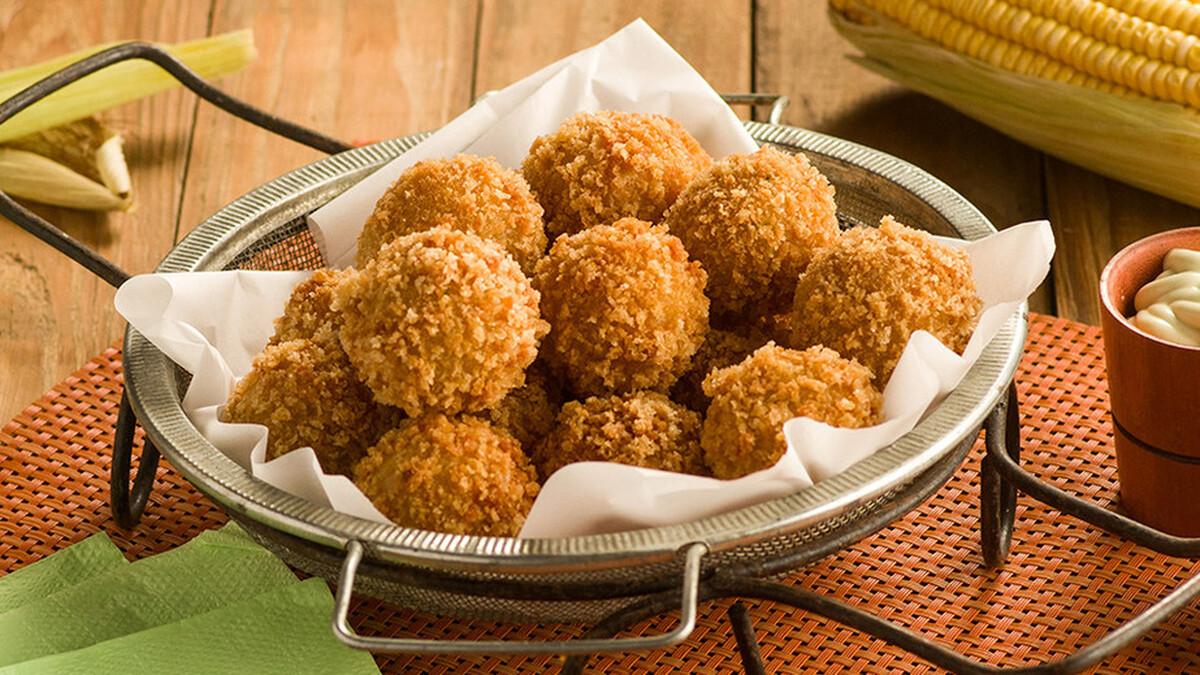 Receita de Bolinho crocante de milho com queijo Marajó - Comida e Receitas
