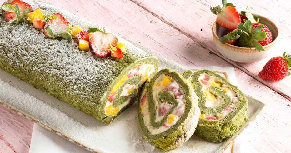 Receita de Rocambole de chá verde com creme de limão e frutas - Comida ...