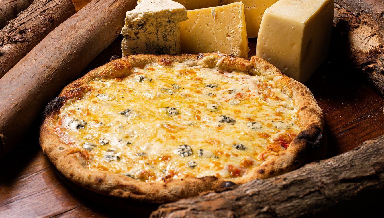 Receita de Pizza de mignon, búfala, pecorino e tomilho - Comida e Receitas