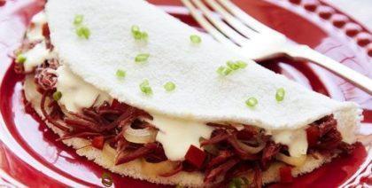 Receita de Tapioca com carne-seca e creme de queijo coalho - Comida e ...